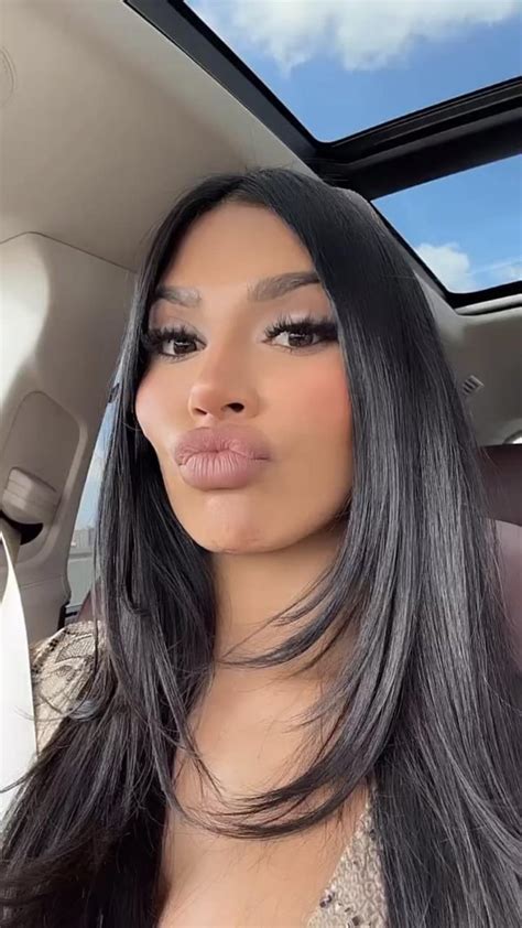 Gallienne Nabila Showing Her Perfect Lips Rpouting