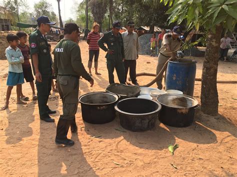 សកម្មភាពកំលាំង អគ្គិភ័យកំពុងចុះប្រត្តិការចែកចាយទឹក នៅភូមិ បឹងលាស សង្កាត់អូគន្ធរ ក្រុងស្ទឹងសែន