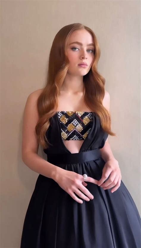 Sadie Sink Getting Ready For The Critics Choice Awards 2023 Effortlessly Chic Outfits Cute