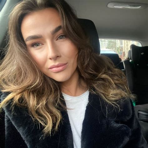 Pseudonymous Girl On Threads