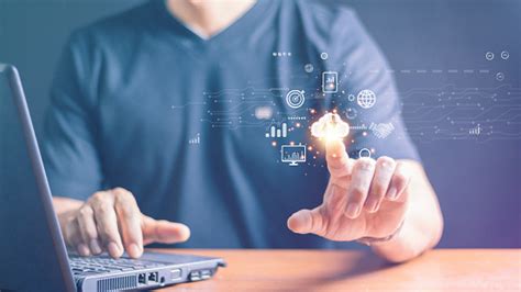 빅 데이터 분석 및 비즈니스 인텔리전스 개념 사업가의 손에 디지털 화면 인터페이스에 차트 및 그래프 아이콘 50 54세에 대한