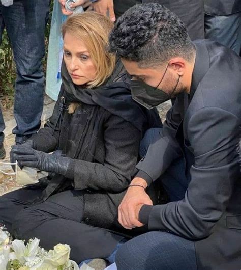 نمایی غم‌انگیز از همسر و فرزند محمدرضا شجریان عکس