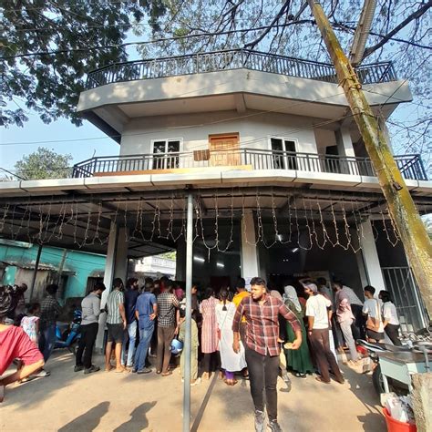 Too Much Of A Crowd In Choco Brown R Kochi