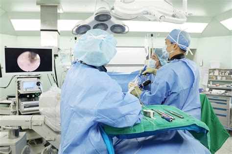 스마트폰이 부른 목디스크 ‘최소절개 맞춤수술로 치료