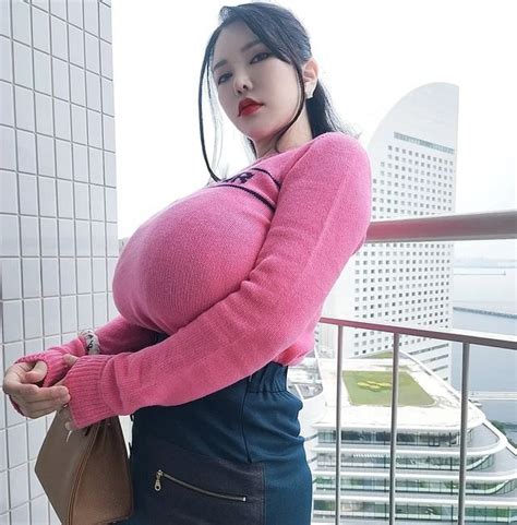 Bigger Than Her Head R2busty2hide
