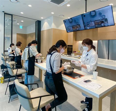 더현대서울 문화센터 점심강좌 3040세대 직장인 ‘북적 대한경제