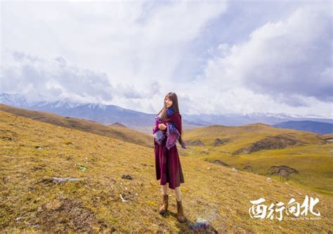 挑着行囊的图片大全 背起行囊走四方图片 一个人背起行囊的图片 第7页 大山谷图库