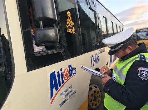 Үйлчилгээнд явж байхдаа автобус дотор тамхи татсан жолоочийг 25 000 төгрөгөөр торгож сургалтад