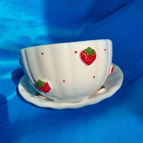 خرید و قیمت فنجون نعلبکی سرامیکی طرح توت فرنگی از غرفه گروه تولیدی سمیرم سرام