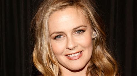 Alicia Silverstone Bares It All In Peta Campaign Si Lifestyle