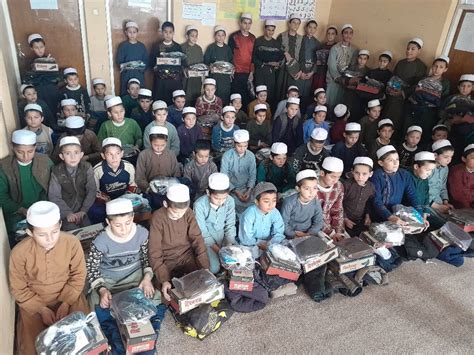 توزیع ‍پوشاک زمستانی برای ۸۰ تن از شاگردان پرورشگاه در بغلان وزارت کار و امور اجتماعی