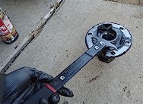 A Seal Puller Can Save Time And Money
