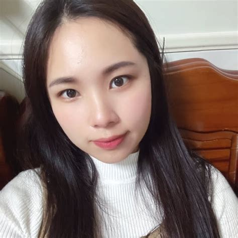 我～～～ 因為沒有婆婆只有公公 老公跟公公的工作都是一樣的 「家裡自己開工程行」 所以生完小孩我就說沒有人幫我帶小孩 然後就住娘家 現在小孩一歲十個月 代表我住了一年十個月 然後我是做試管的