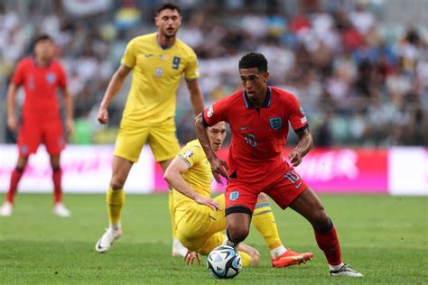 جود بلینگام و انتخاب اتوبوس اشتباه پس از بازی انگلیس اوکراین عکس