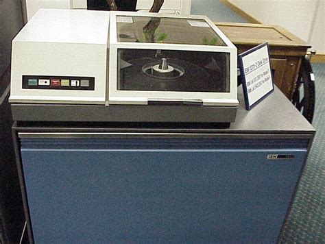 Sistemoperasi Perkembangan Dan Sejarah Tentang PROCESSOR RAM Dan HARDDISK