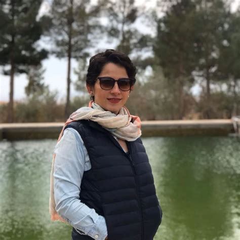 قدم زدن در خاطرات،اگر طولانی شود خاصیتِ خاطره بودنشان را از دست میدهند و تبدیل میشوند به