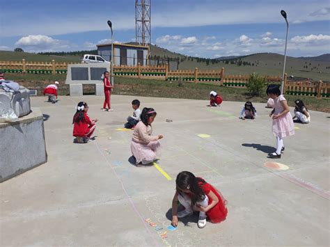 МИНИЙ СУМ БИДНИЙ ТҮҮХ ” ХҮҮХДИЙН ТАЛБАЙН ЗУРГИЙН УРАЛДААН ЗОХИОН БАЙГУУЛЛАА