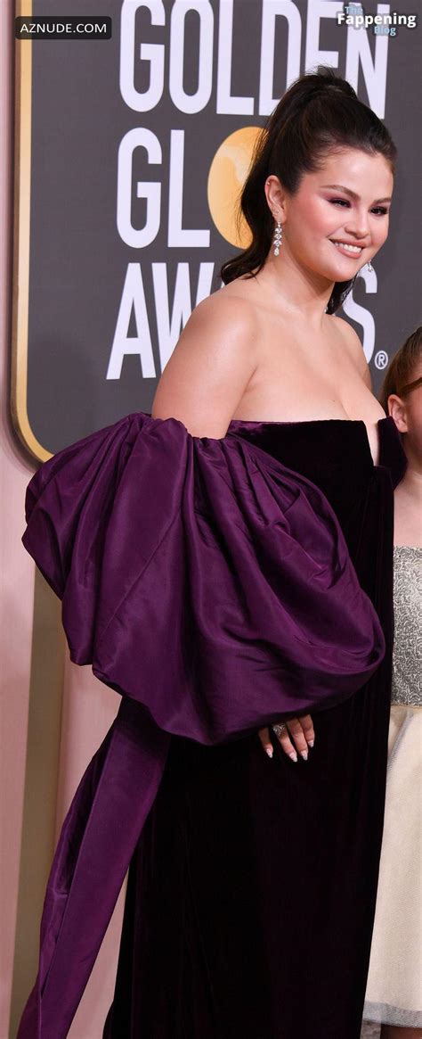 Selena Gomez Sexy Flashes Off Her Tempting Boobs At The Th Annual