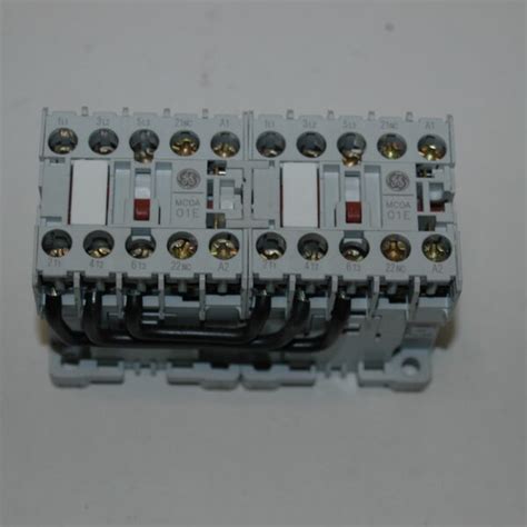 Reversing Contactor Includes 2 3 Pole Contactors Mech Interlock 24 Vac Coil Ge Cat
