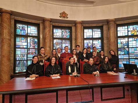 Съдия Татяна Жилова Чрез симулативни процеси за герои като Албена Индже и Бай Ганьо учениците