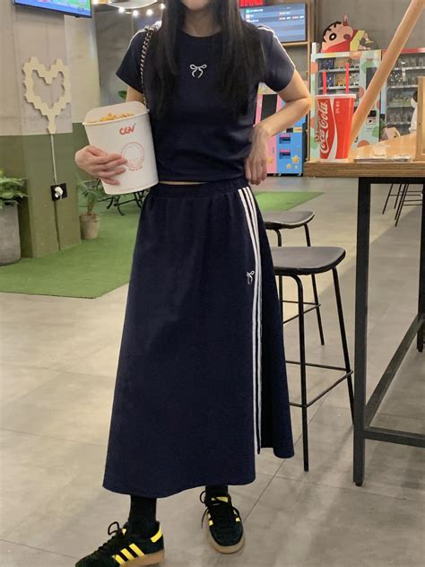 써머데이즈 여름투피스트레이닝세트 리본 삼선 트레이닝 반팔 라운드 티셔츠 롱 밴딩 스커트 세트 트레이닝 셋업 꾸안꾸룩 2color