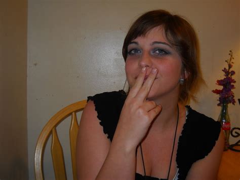 21 Tanda Dan Arti Bahasa Isyarat Dasar Dengan Gambar Sastra 2025