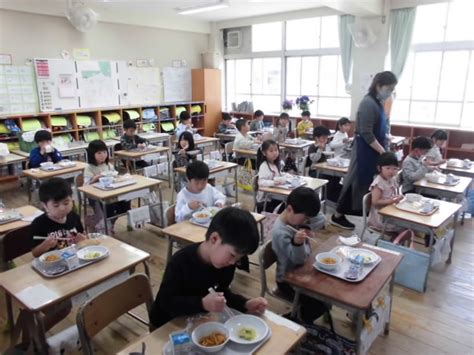 1年生給食が始まりました 佐賀市立久保泉小学校