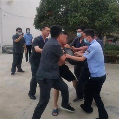 激烈反抗多次推搡干警邓州某村委会法定代表人被拘留 王某 杨某 罗庄镇