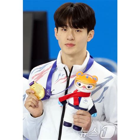 유 퀴즈 온 더 블럭 유퀴즈를 찾아온 조회수 16억뷰의 주인공 천재 바이올리니스트 김연아🎻💖 큰 자기와 작은 자기의 숨을 멎게 할 만큼 압도적인 카리스마로 무대를