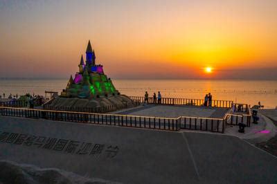 江苏宿迁骆马湖沙滩公园夜景 人民图片网
