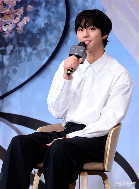 ‘너의 시간속으로 안효섭 “생애 첫 1인2역 연기…예쁜 드라마 자신”｜스포츠동아