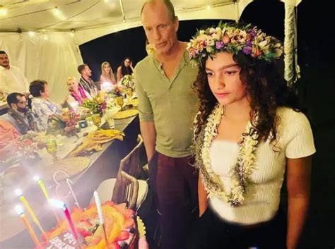 عکس‌های جدید دختر ۱۴ ساله‌ی متیو مک‌کانهی که پدرش به بهانه‌ی تولد او