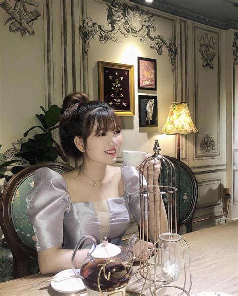 Cẩm Nhung Trông anh quen quen nhớ không nhầm là con rể mẹ em Dân 47 Website Giải Trí Tổng Hợp