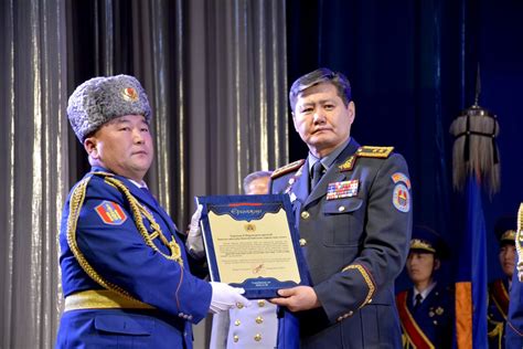 Шилдэг алба хаагчдаа тодруулж шагнаж урамшуулав