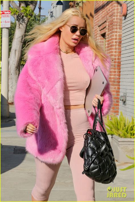 Iggy Azalea Makes Bold Fashion Statement In Pink Fur Coat Photo
