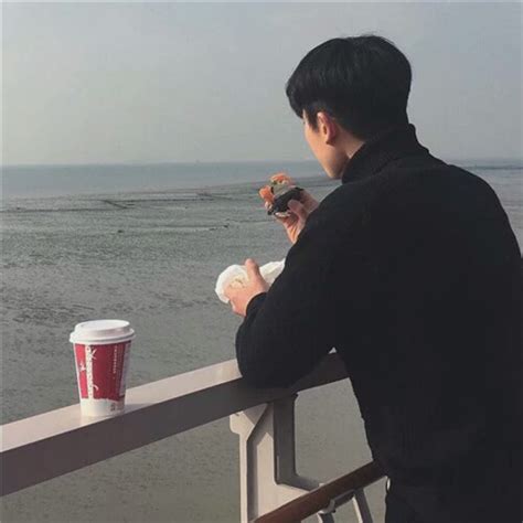 海边男生头像一个人 海边头像男生高清 伤感说说吧