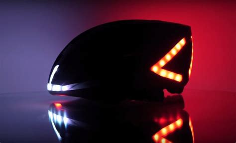 Lumos Helmet Keeps Bikers Safe With Turn Signals And Brake Lights