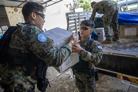 جنود حفظ السلام يواصلون تقديم الدعم الطبي والتعليمي في جنوب لبنان اليونيفيل