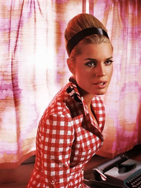 Sensual Charm Rebecca Romijn Sexy Legs Thblog