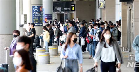 거리두기 현 단계 유지 혼잡한 제주공항