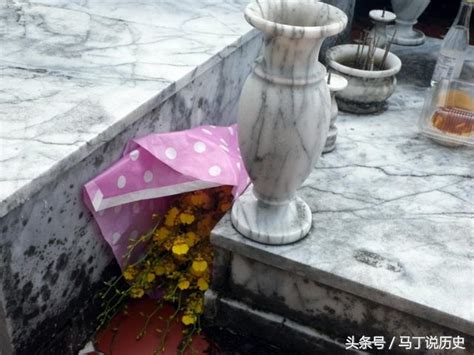 武俠宗師古龍的墓地一生最好酒和色死後48瓶XO陪葬 每日頭條