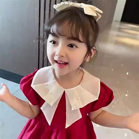 （hot ชุดเดรสเด็กฤดูร้อนสไตล์ตะวันตกเด็กหญิง 2022 ใหม่สาวน้อยสีแดงปกมุก กระโปรงแฟชั่นเจ้าหญิง