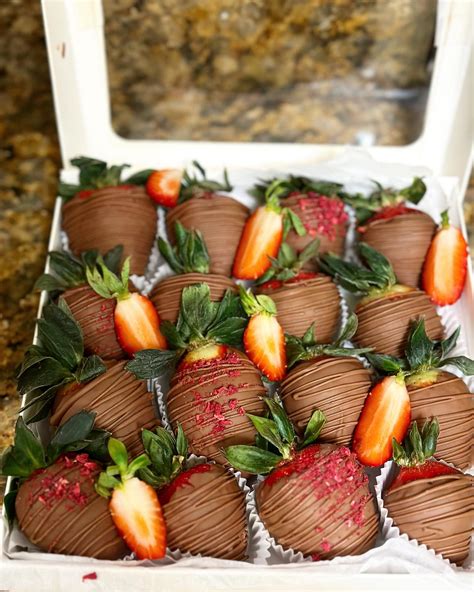 ТОРТЫ КЛУБНИКА В ШОКОЛАДЕ МАКАРОНС МОТИ ОДИНЦОВО ВНИИССОК Клубника в бельгийском шоколаде 😍