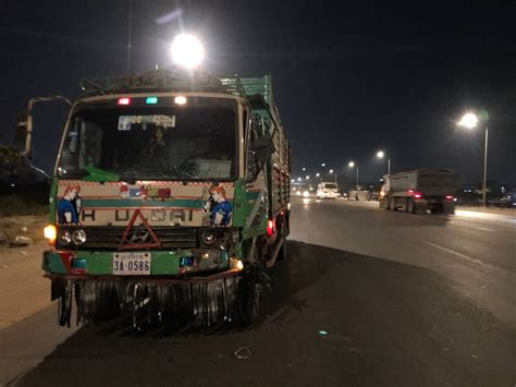 បុរសម្នាក់ទំនងស្រវឹងស្រាបើករថយន្តយីឌុបក្នុងល្បឿនលឿន