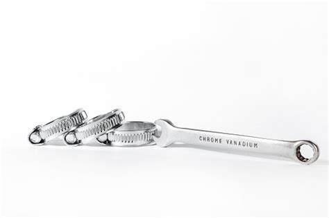 파이프 스테인레스 스틸 고립 된 흰색 배경 클로즈업에 작은 크기에 대 한 스레드 연결을 가진 새로운 금속 호스 클램프 0명에 대한 스톡 사진 및 기타 이미지 Istock