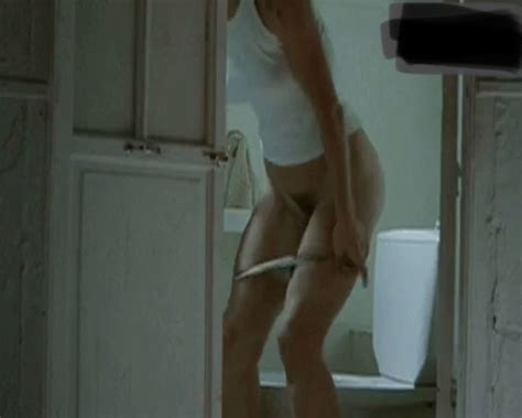 Girl Peeing In The Toilet Movie Scene Auf Deutsch
