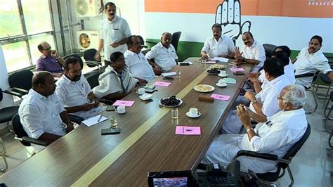 തരൂർ വിഷയത്തിൽ ഭാരവാഹിയോഗത്തിൽ വിമർശനം സ്ഥാനാർഥിത്വം പ്രഖ്യാപിച്ച എംപിമാരെ താക്കീത് ചെയ്യണം