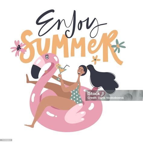 손으로 그린 핑크 플라밍고 플 로트 서클 흰색 배경에 고립에서 수영 소녀와 함께 여름 카드 손으로 쓴 문구 여름을 즐길 수와 유행 플랫 만화 캐릭터 여름 휴가 포스터입니다