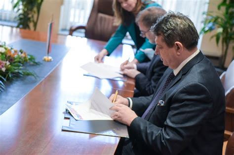 „Пошта на Северна Македонија“ и „Бугарски пошти“ потпишаа меморандум за соработка Независен Весник