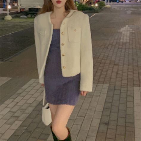 도톰따뜻 겨울하객룩 러블리 파스텔 보송 국내 펄 퍼 겨울 트위드 자켓 노카라 포켓 금장 버튼 아우터 하객룩 연말룩 아이보리 카키 에이블리